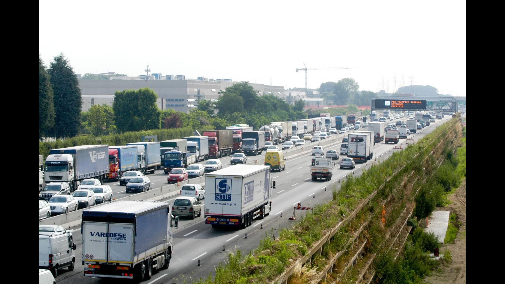 Riaperta a Piacenza la A1 in direzione di Milano, restano 7 km di coda ... Riaperta a Piacenza la A1 in direzione di Milano, restano 7 km di coda ...