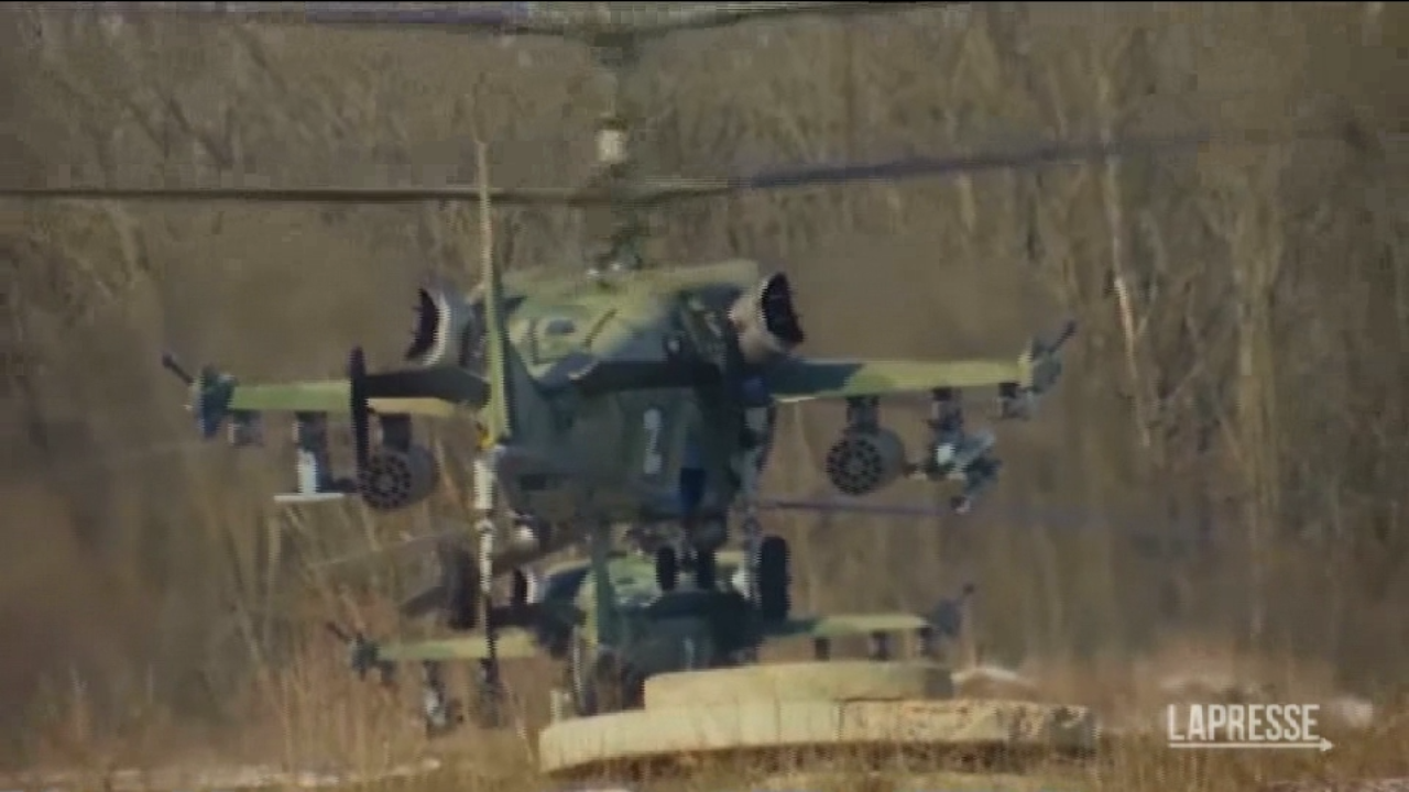 Ucraina, elicotteri russi attaccano carri armati ucraini