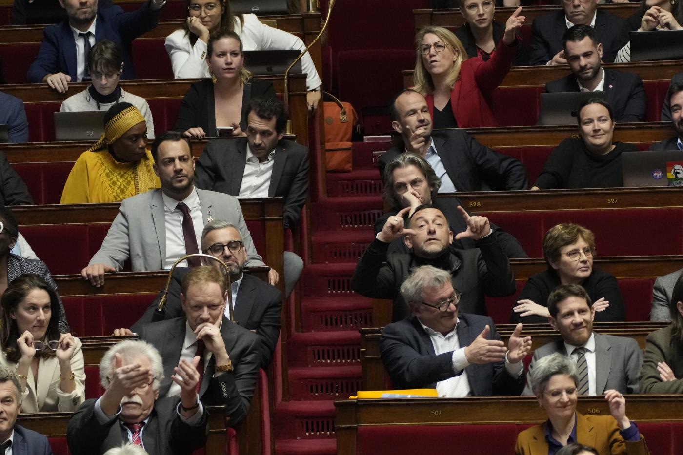 French lawmakers debate Macron's controversial pension bill - LaPresse