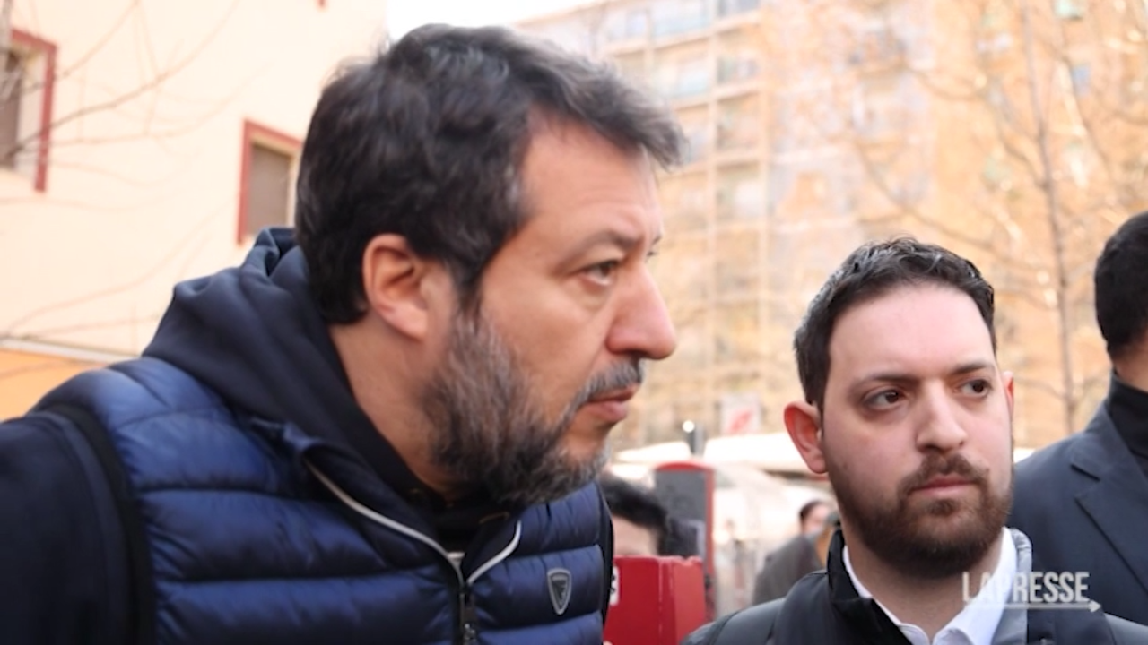 Scippi a Milano, Salvini: "Onore a chi non si gira dall'altra parte ...