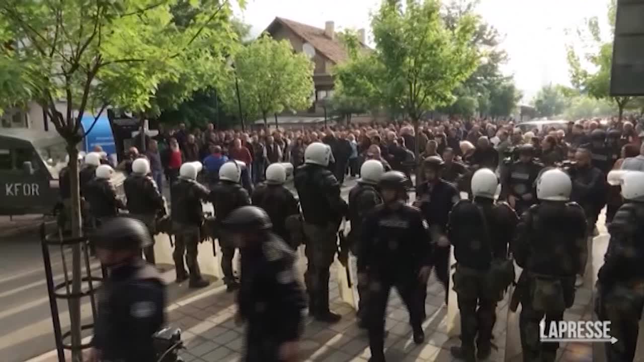 Kosovo, tensione tra polizia e cittadini di etnia serbia a Zvecan ...