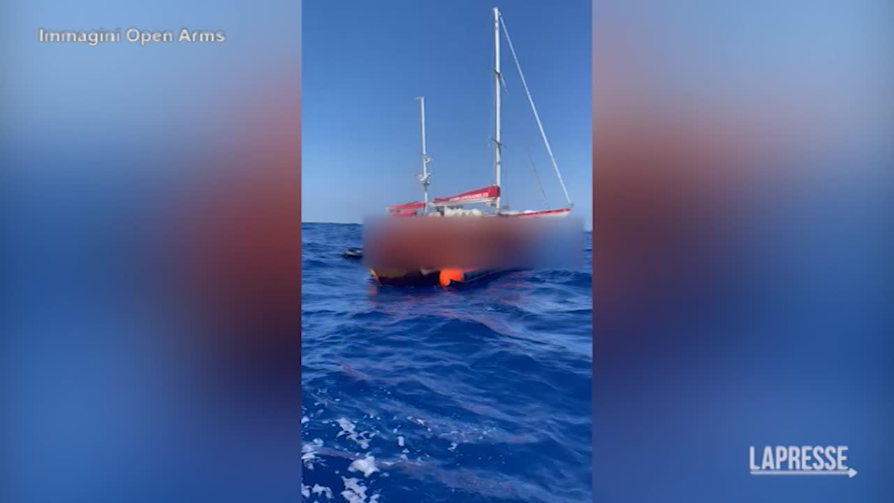 Migranti, Open Arms soccorre imbarcazione con 40 a bordo - LaPresse