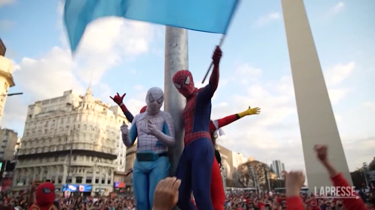 Argentina, in centinaia vestiti da Spider-Man per battere Guinness ...