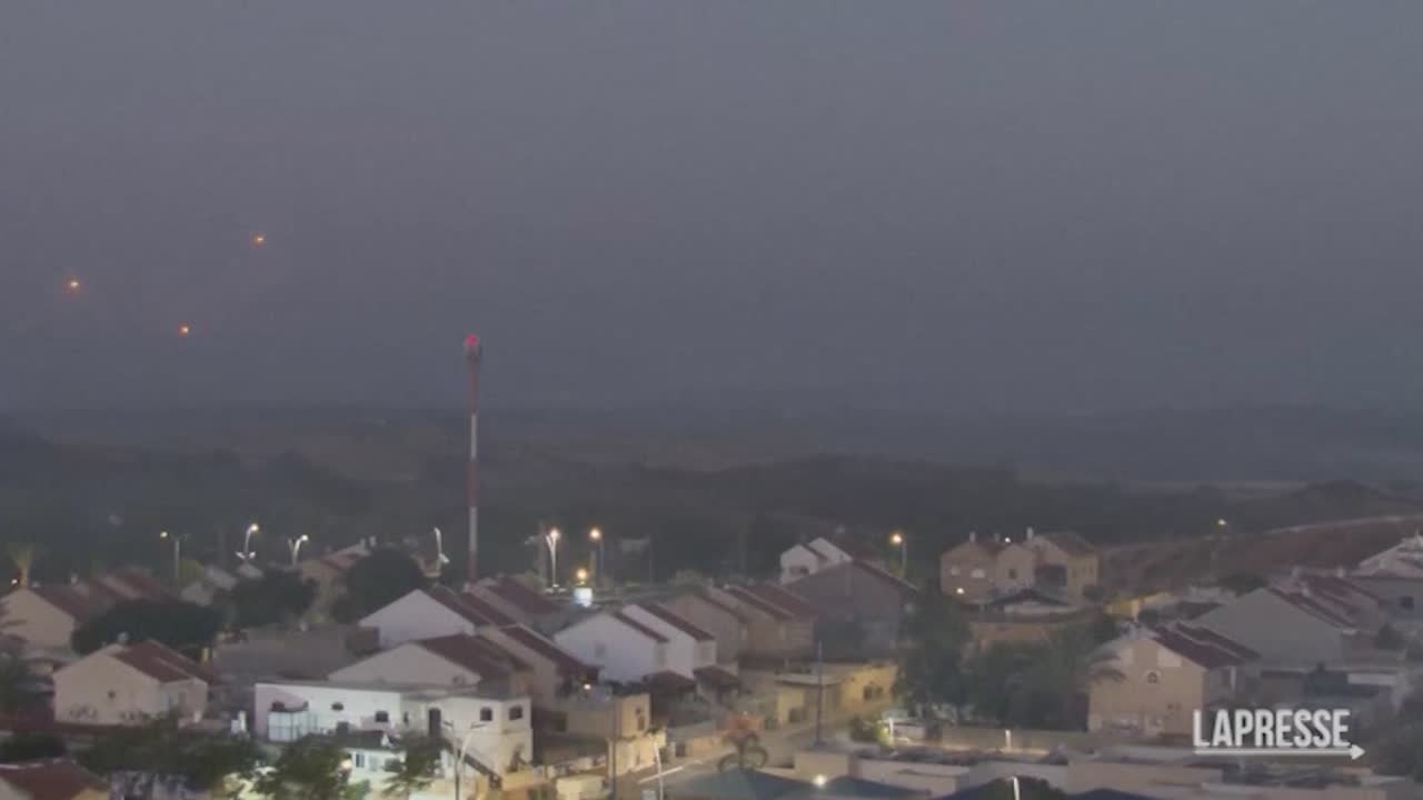 Bombardamenti su Gaza: missili illuminano lo skyline