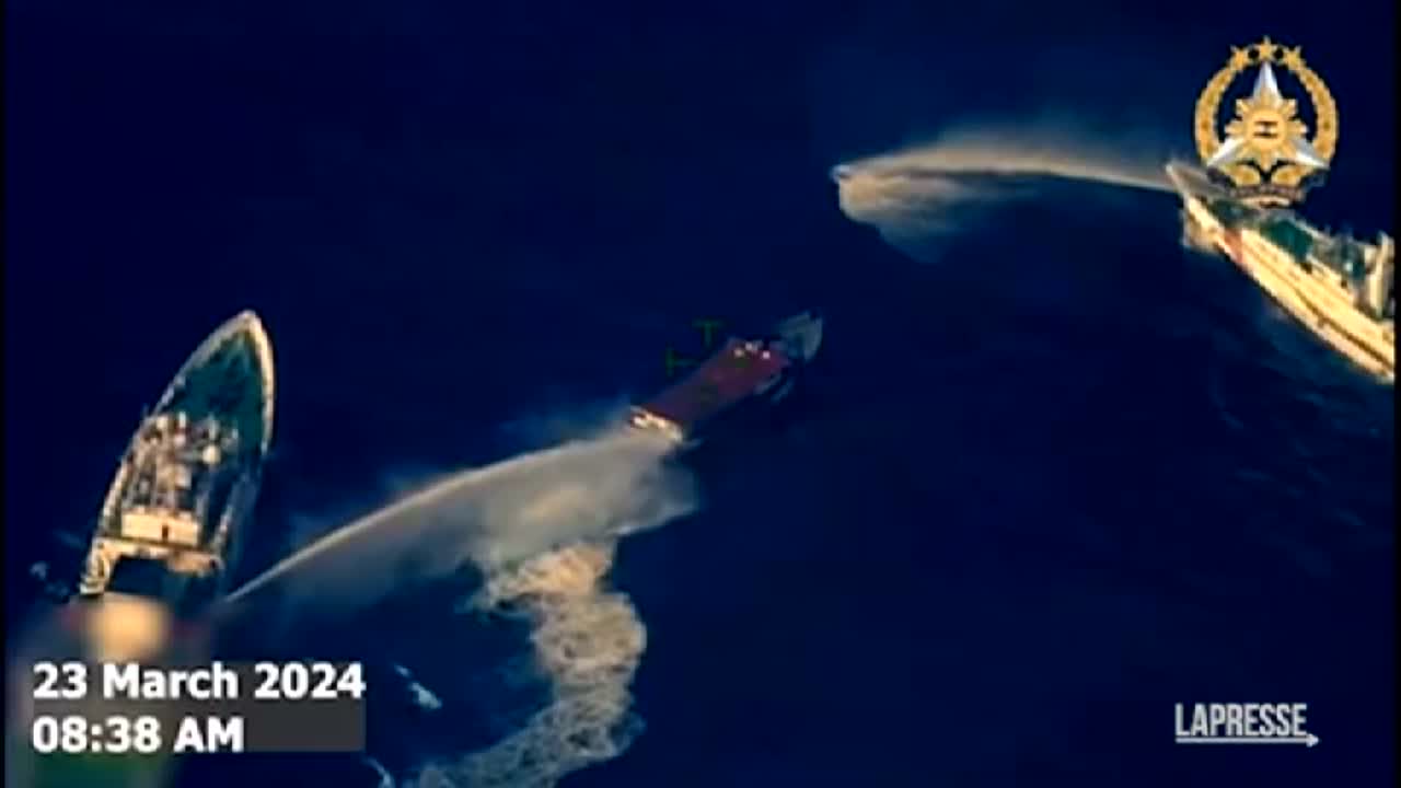 VIDEO Filippine, Guardia costiera cinese spara con cannoni ad acqua ...