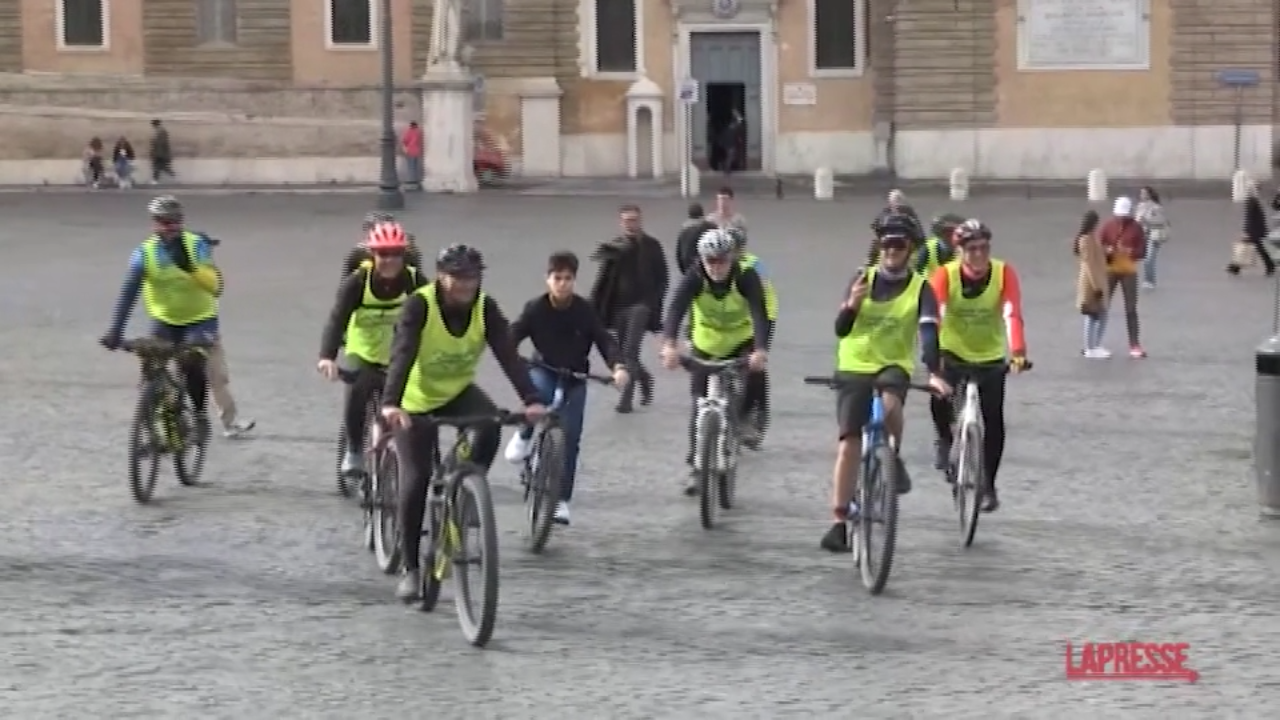 VIDEO Europee, Ricci in bici da Fano fino a Roma per "unire l'Italia ...