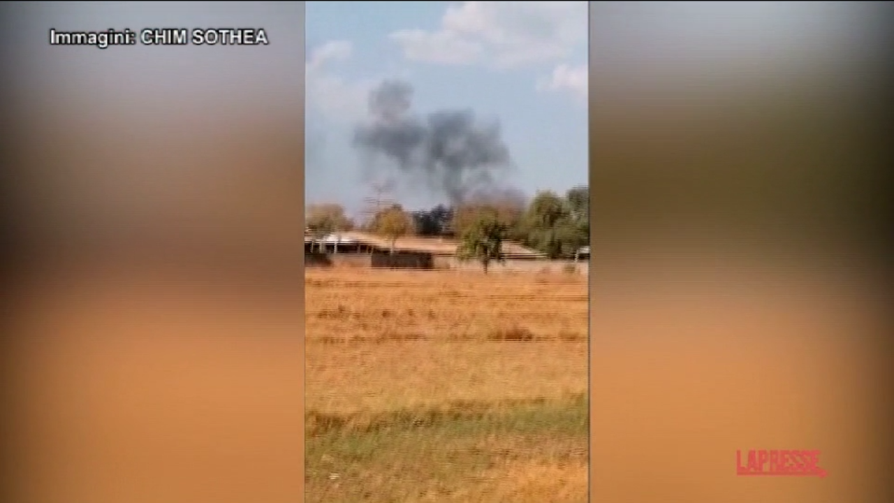VIDEO Cambogia, esplosione in una base militare: almeno 20 morti - LaPresse VIDEO Cambogia, esplosione in una base militare: almeno 20 morti - LaPresse