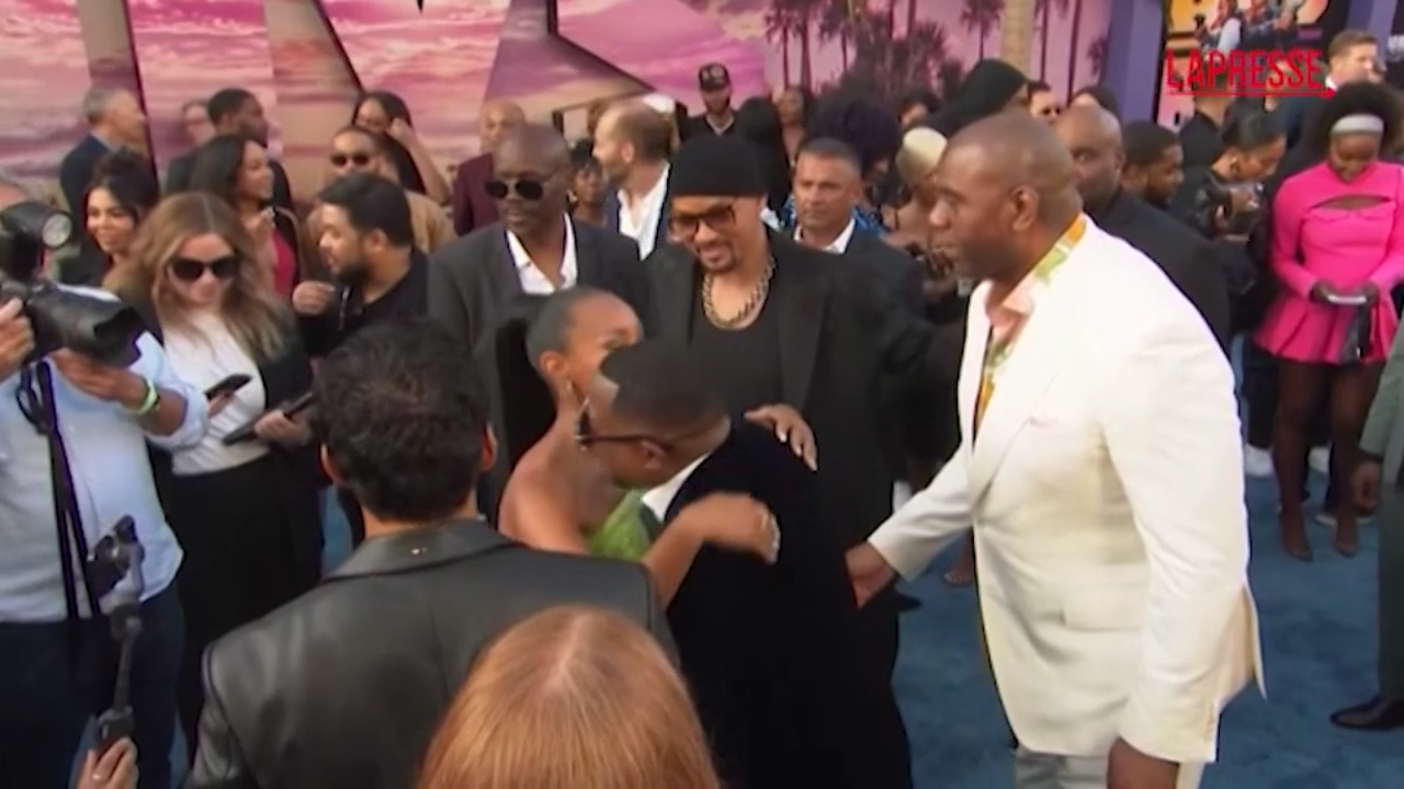 VIDEO Will Smith, performance a sorpresa a Hollywood - LaPresse