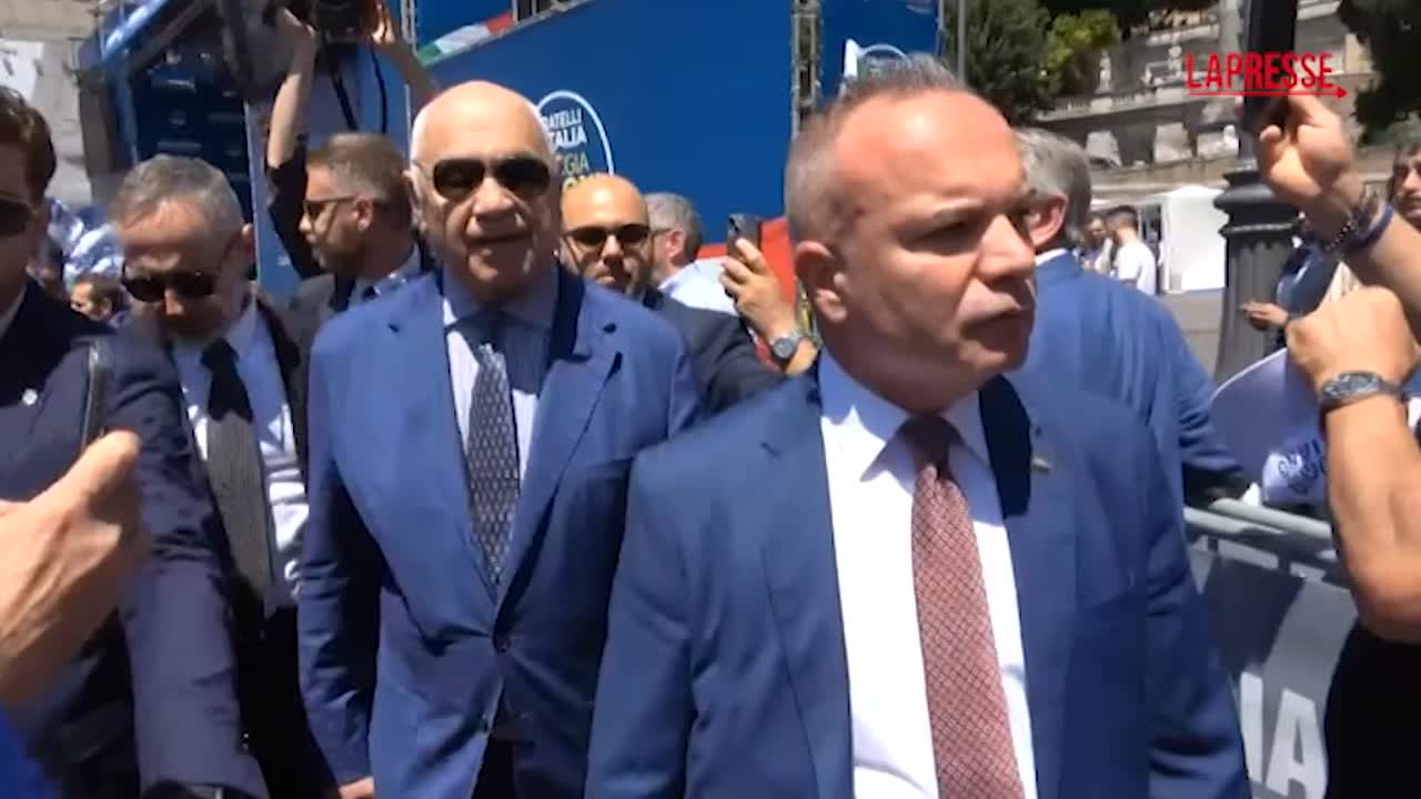 VIDEO Fratelli d’Italia, Montaruli respinge Nordio dal palco: "I ...