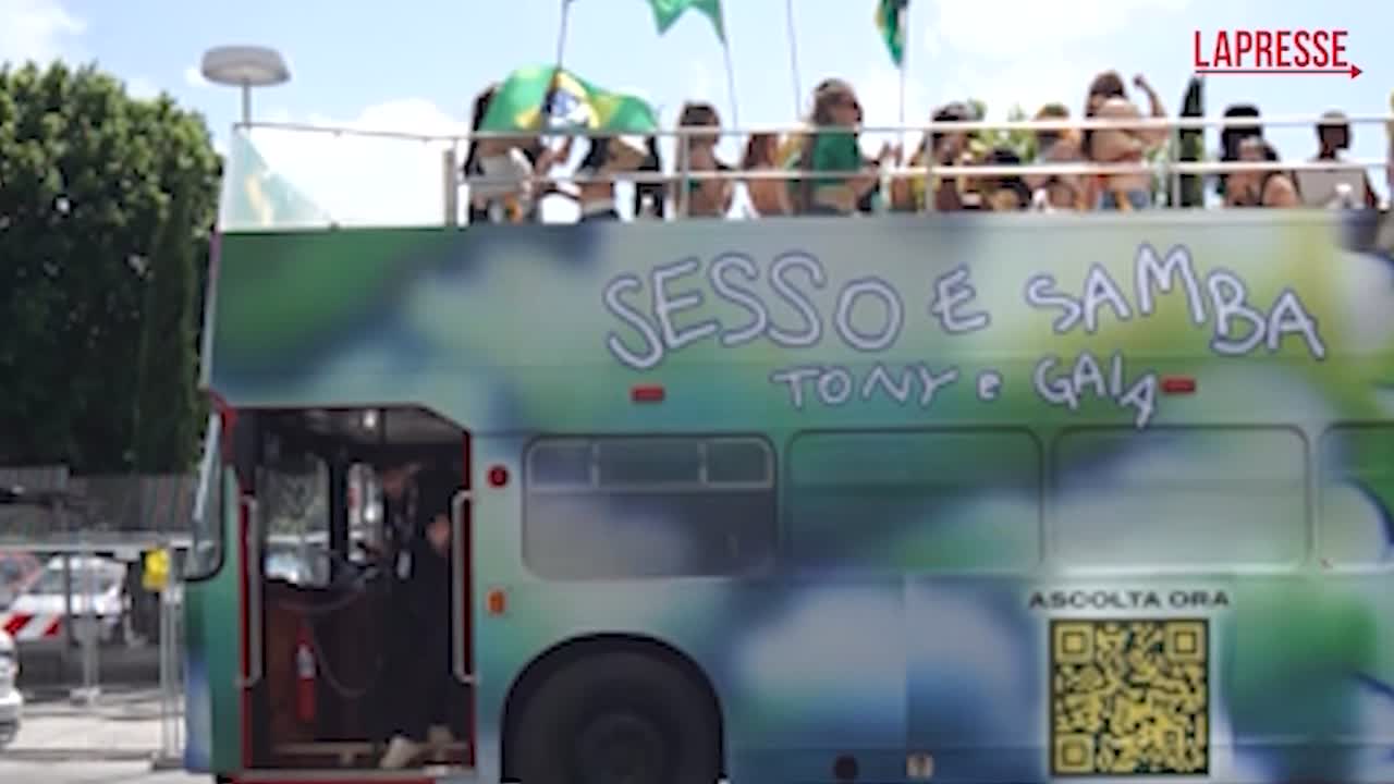 VIDEO Tony Effe e Gaia, 'Sesso e Samba' in vetta alle hit estive