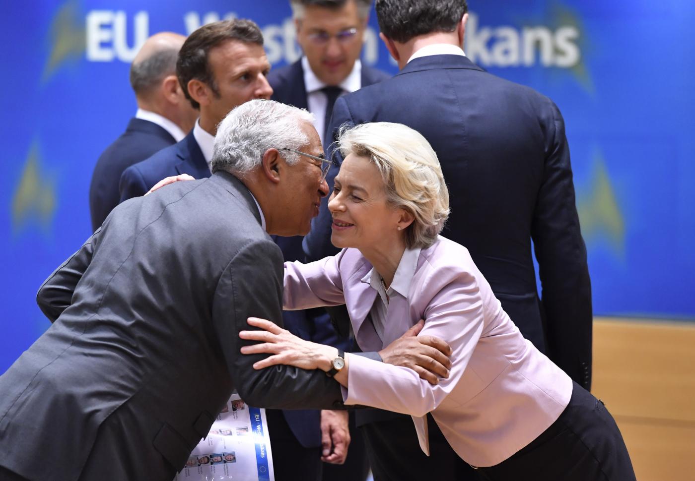 Ue, accordo sulle nomine senza l'Italia: via libera a von der Leyen ... Ue, accordo sulle nomine senza l'Italia: via libera a von der Leyen ...