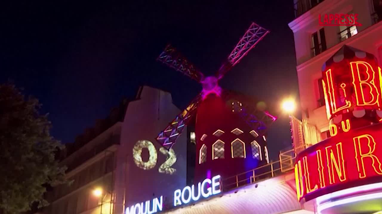 VIDEO Parigi, il Moulin Rouge inaugura le nuove pale del mulino a vento ...