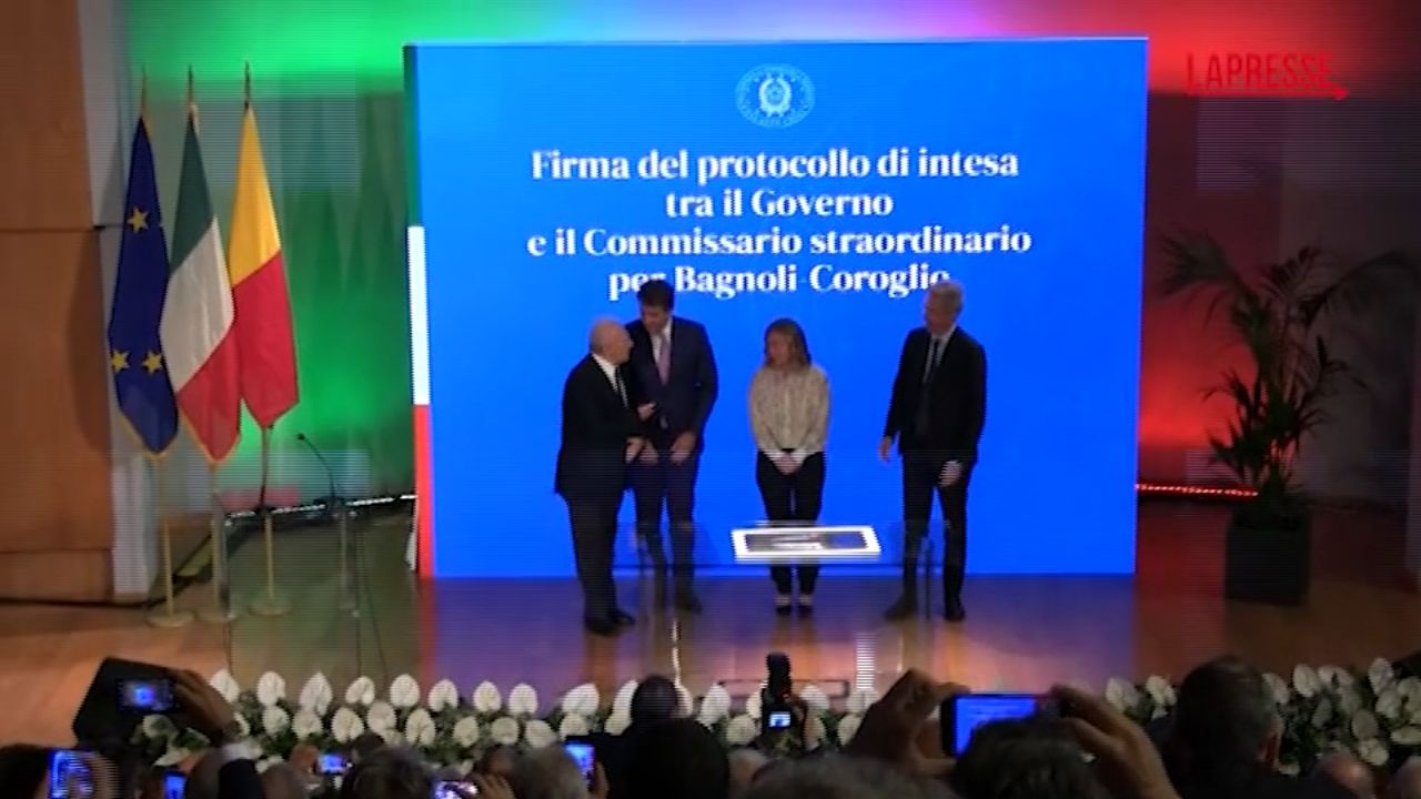 VIDEO Napoli, De Luca 'restituisce' saluto a Meloni: "Sono il civile De ...