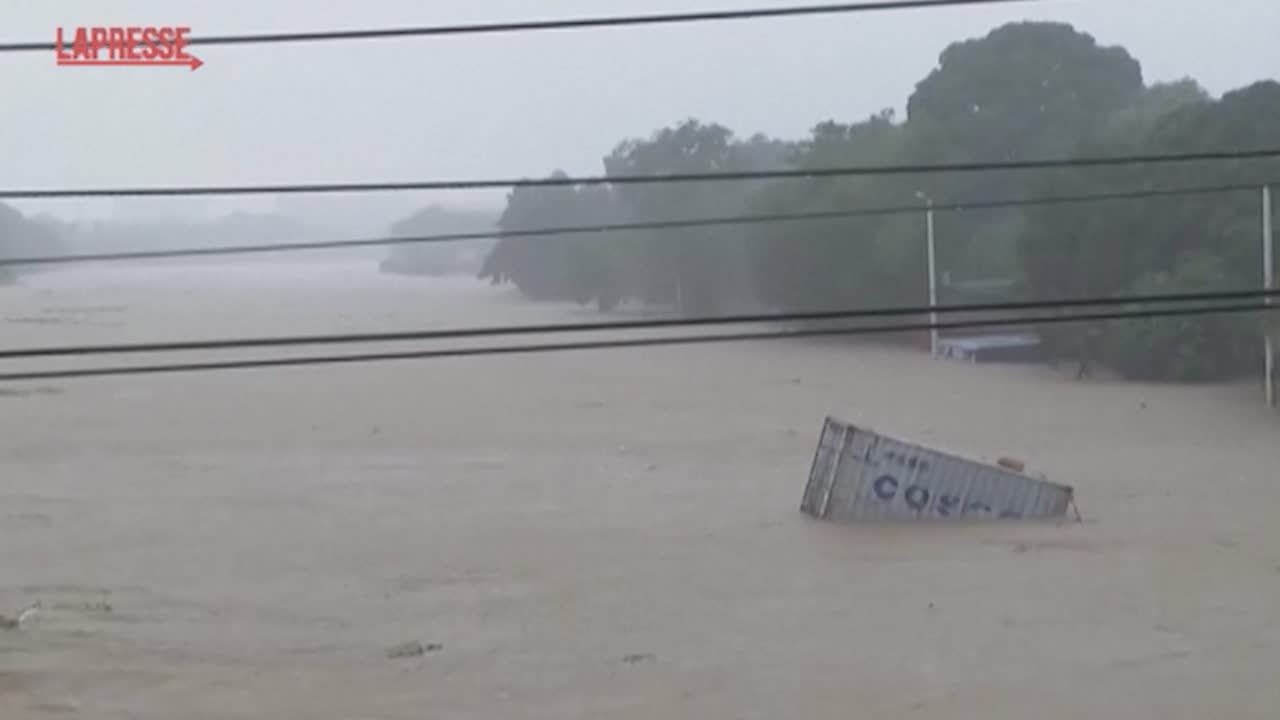VIDEO Filippine, la forza del tifone Gaemi si abbatte su Manila: decine ...