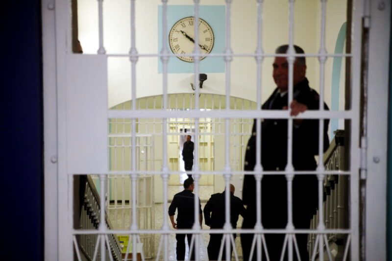Carceri, il report di Antigone: "79 suicidi nel 2025, sovraffollamento ...