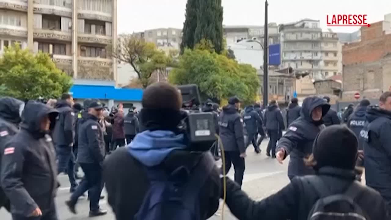 VIDEO Georgia, scontri tra polizia e manifestanti: diversi arresti ...