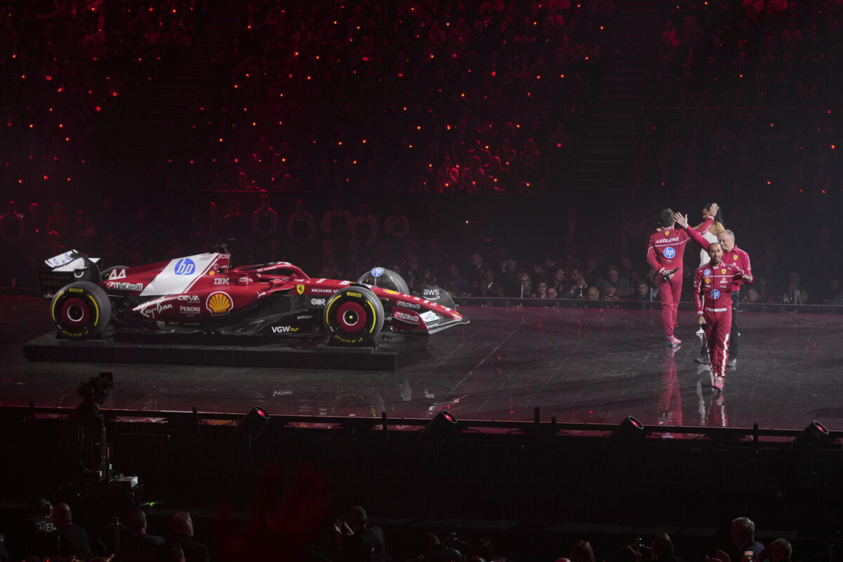 F1 2025, presentazione show a Londra per i team: Hamilton fa sognare ...