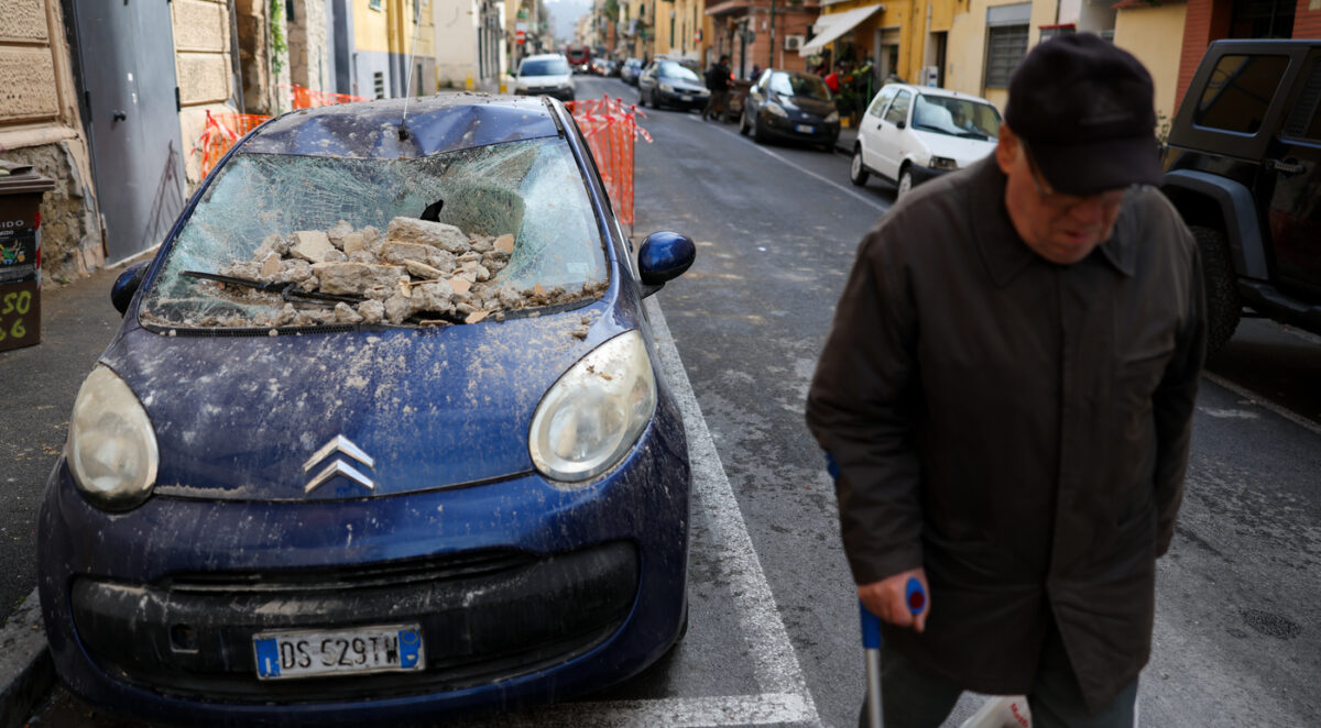 Campi Flegrei, terremoto di magnitudo 4.4: paura a Napoli, gente in ...