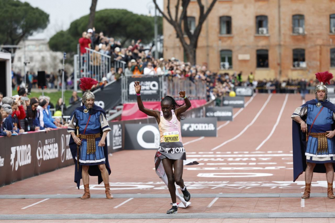 Maratona di Roma 2025: vince il keniano Ngeno, per le donne trionfa ...