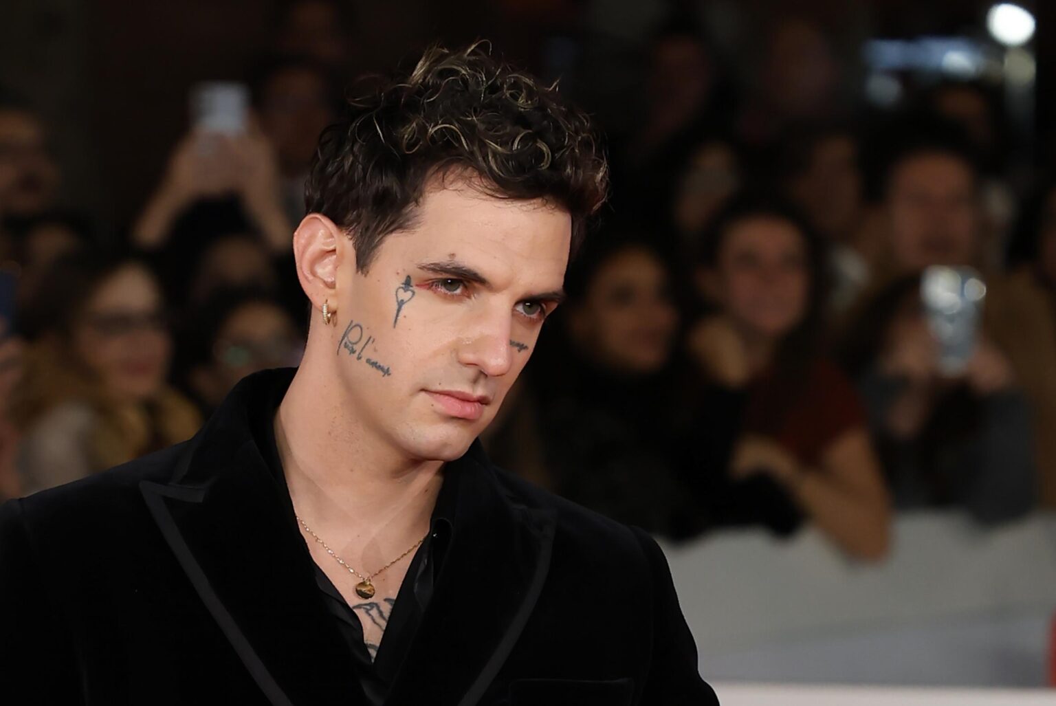 Achille Lauro, nuovi sold out e raddoppio date nei palazzetti 2026 ...