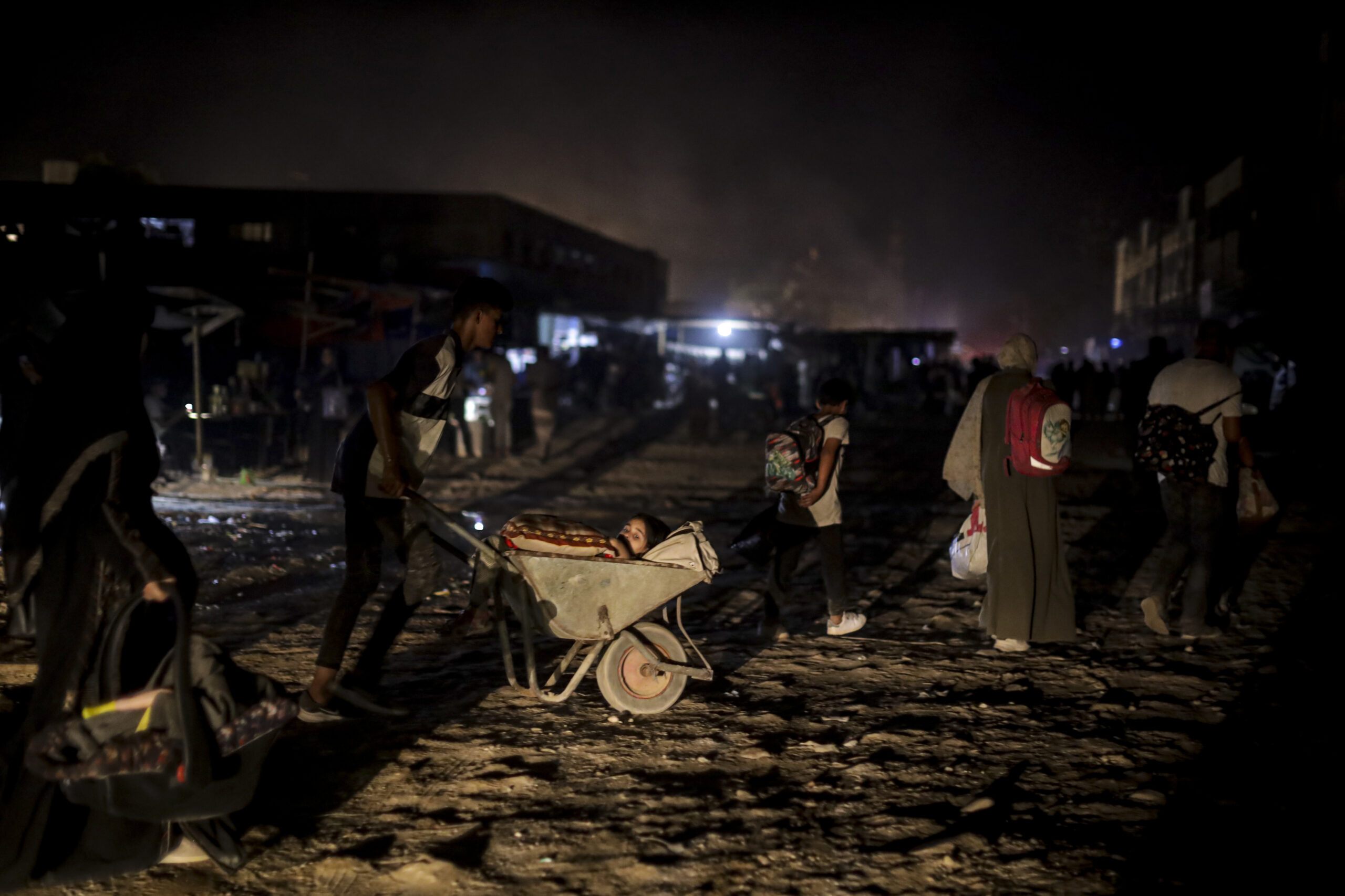 Gaza, raid israeliani su casa di una dottoressa: uccisi 9 dei suoi 10 figli