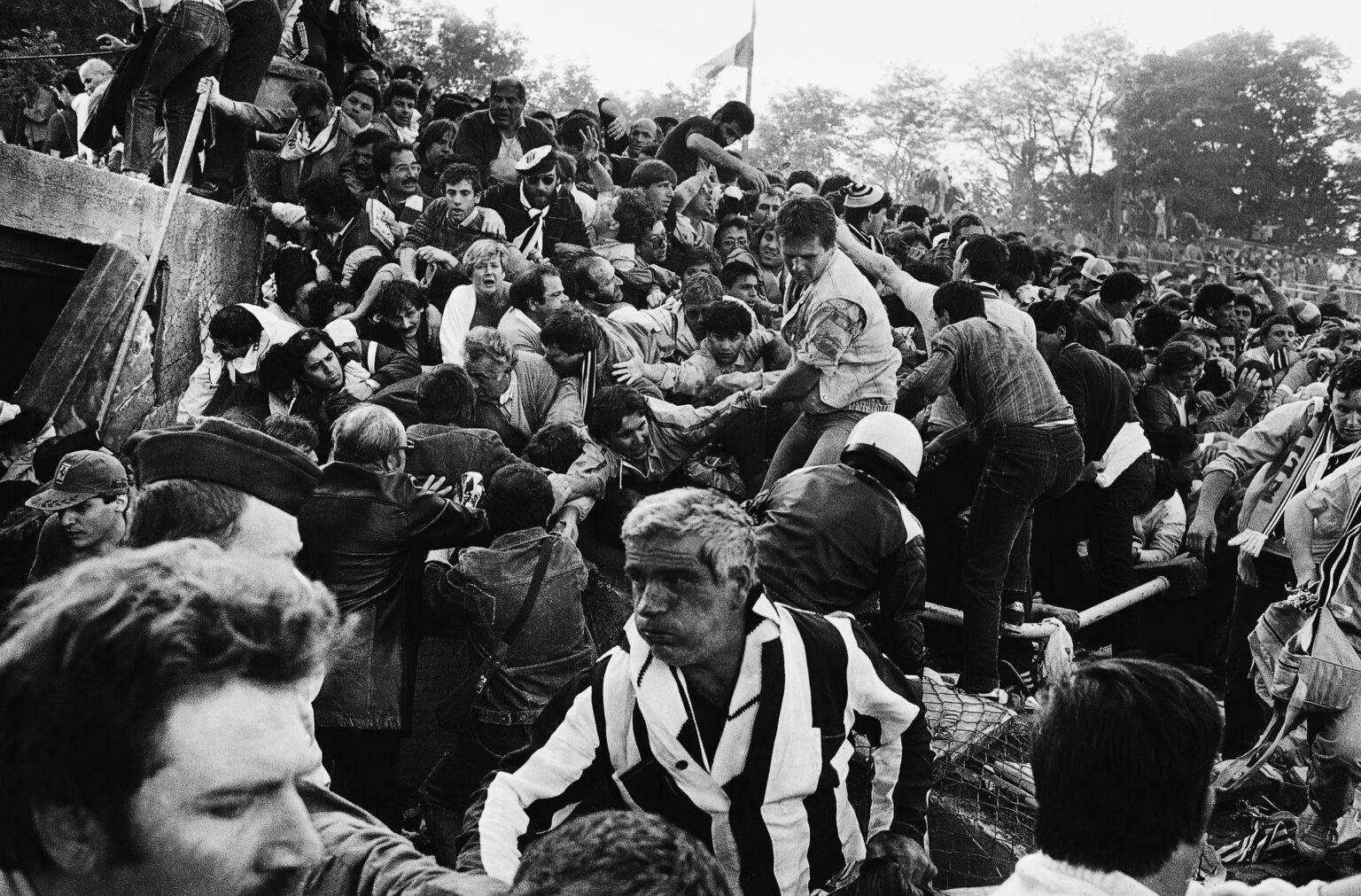 Heysel 1985, 40 anni fa la tragedia dei tifosi della Juventus: le foto ...