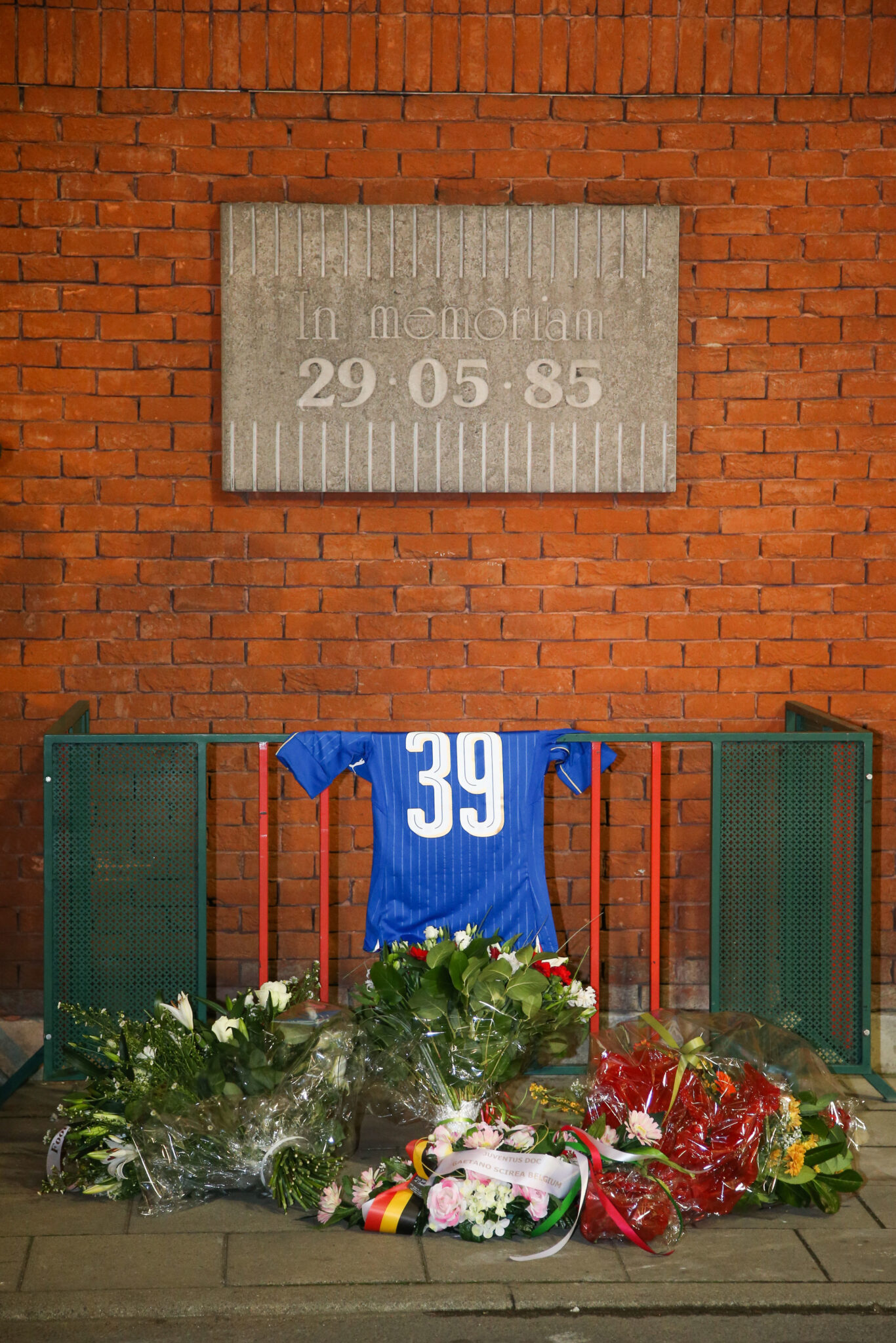 Heysel 1985, 40 anni fa la tragedia dei tifosi della Juventus: le foto ...