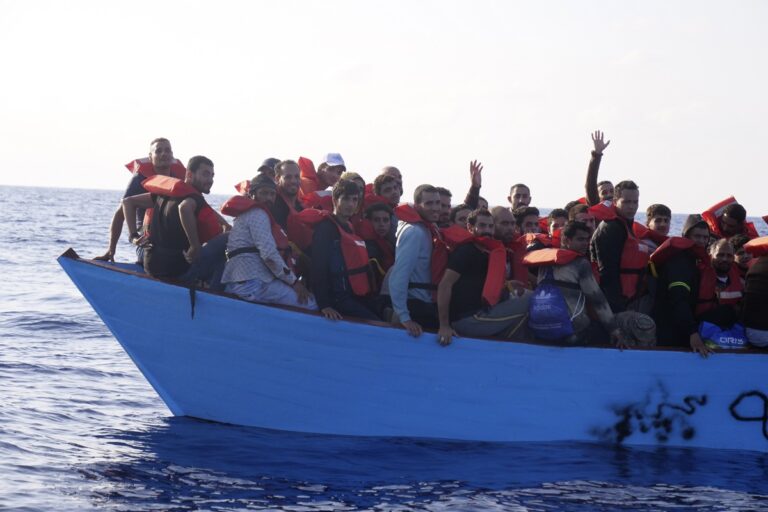 Migranti, in prima metà 2025 sbarcate in Italia 31.238 persone - LaPresse