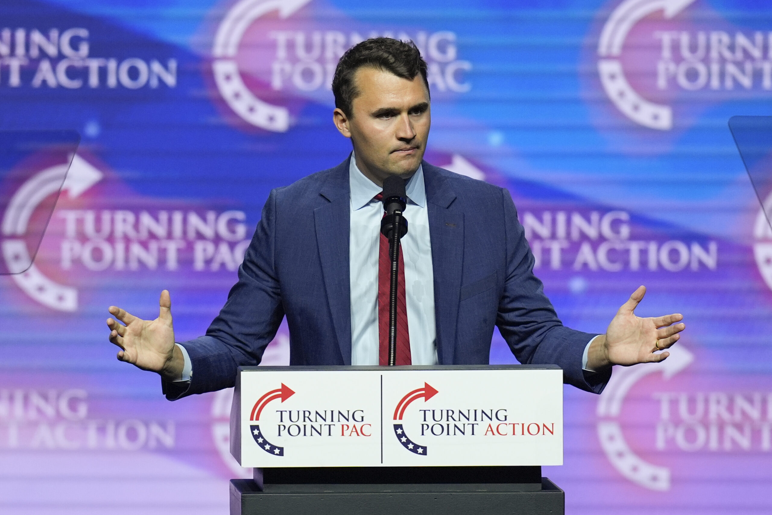 Usa, spari contro attivista di destra Charlie Kirk a un evento in Utah: l'uomo è morto - LaPresse