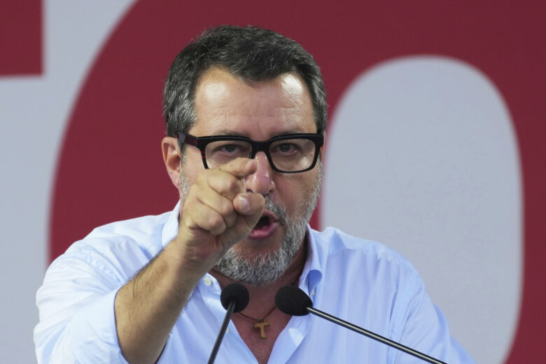 Ascoli, Salvini contestato da manifestanti pro Pal: "Non è possibile ...