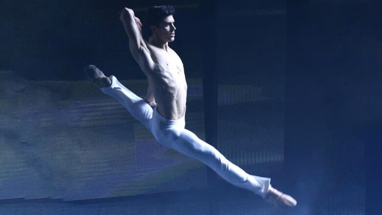 Roberto Bolle in tv con 'Ballo in Bianco', lo speciale di Rai1 - LaPresse