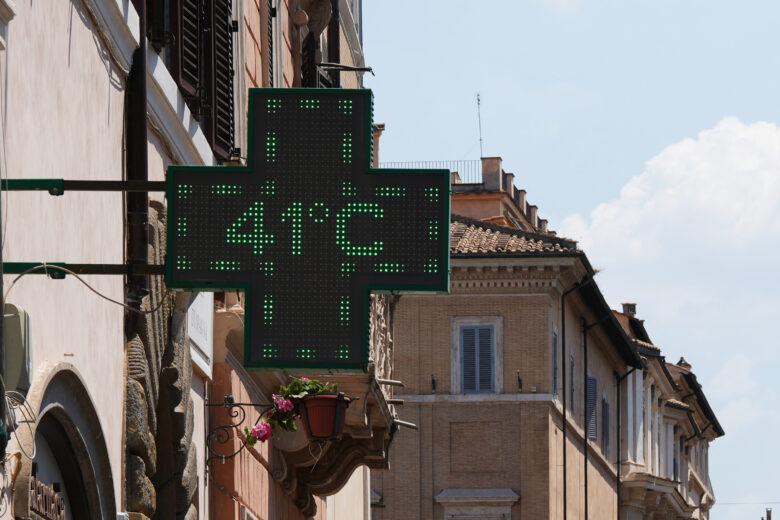 Caldo, il picco in arrivo: oggi 16 città da bollino rosso, domani 17 ...