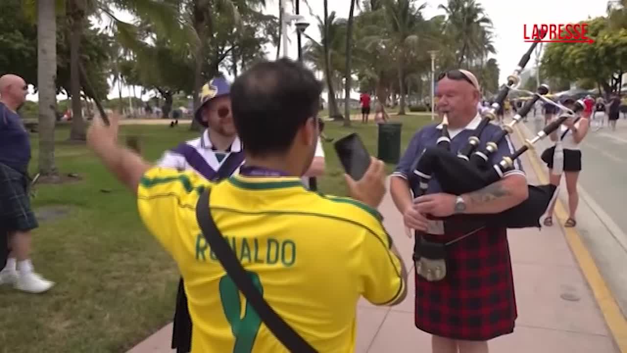 Mondiali 2026 tifosi scozzesi sfilano a Miami Beach prima della sfida ...